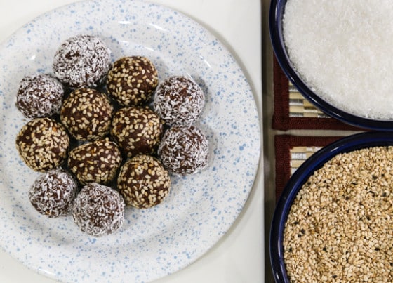 No-Bake Vegan Cocoa Maca-roons