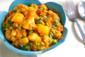 Quick and Easy Vegetable Curry | VeganFoodHacks